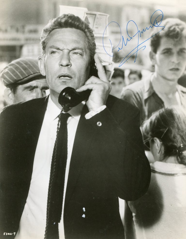 Peter Finch - Movies & Autographed Portraits Through The Decades